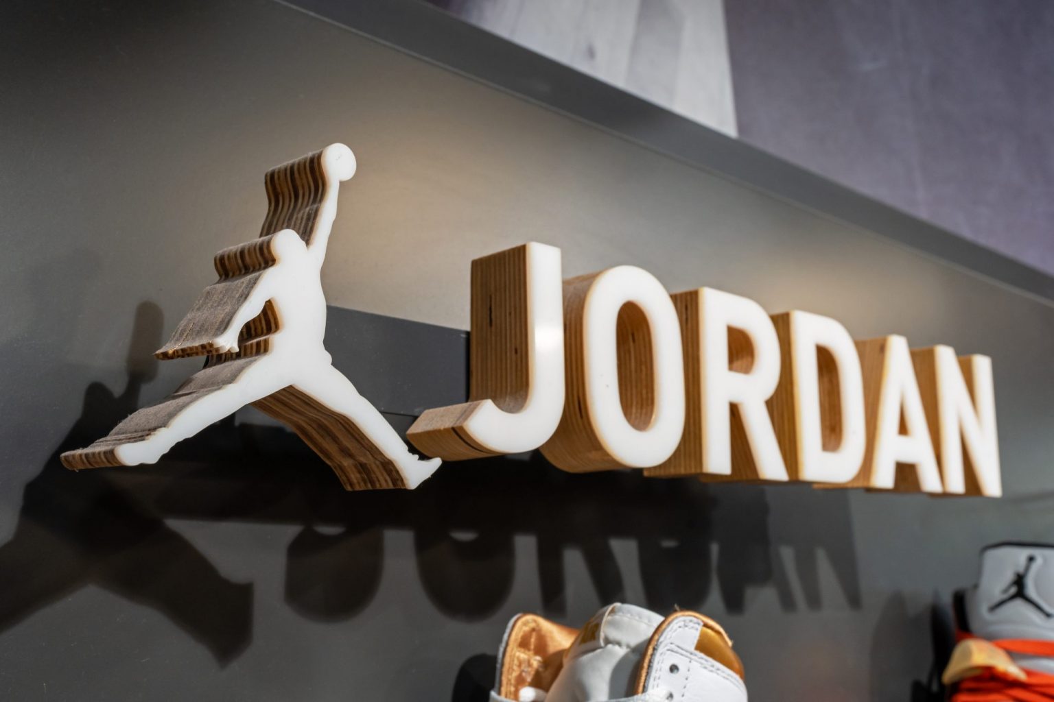 THE AIR JORDAN PHENOMENON: HOW MICHAEL JORDAN CHANGED THE GAME ...