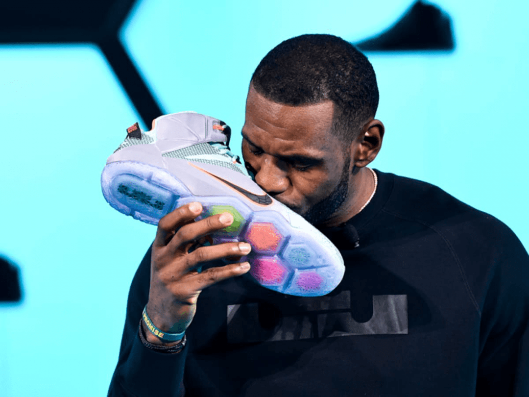 LEBRON JAMES SIGNATURE SHOE LINE BY NIKE: A LOOK BACK AT OVER 20 YEARS ...