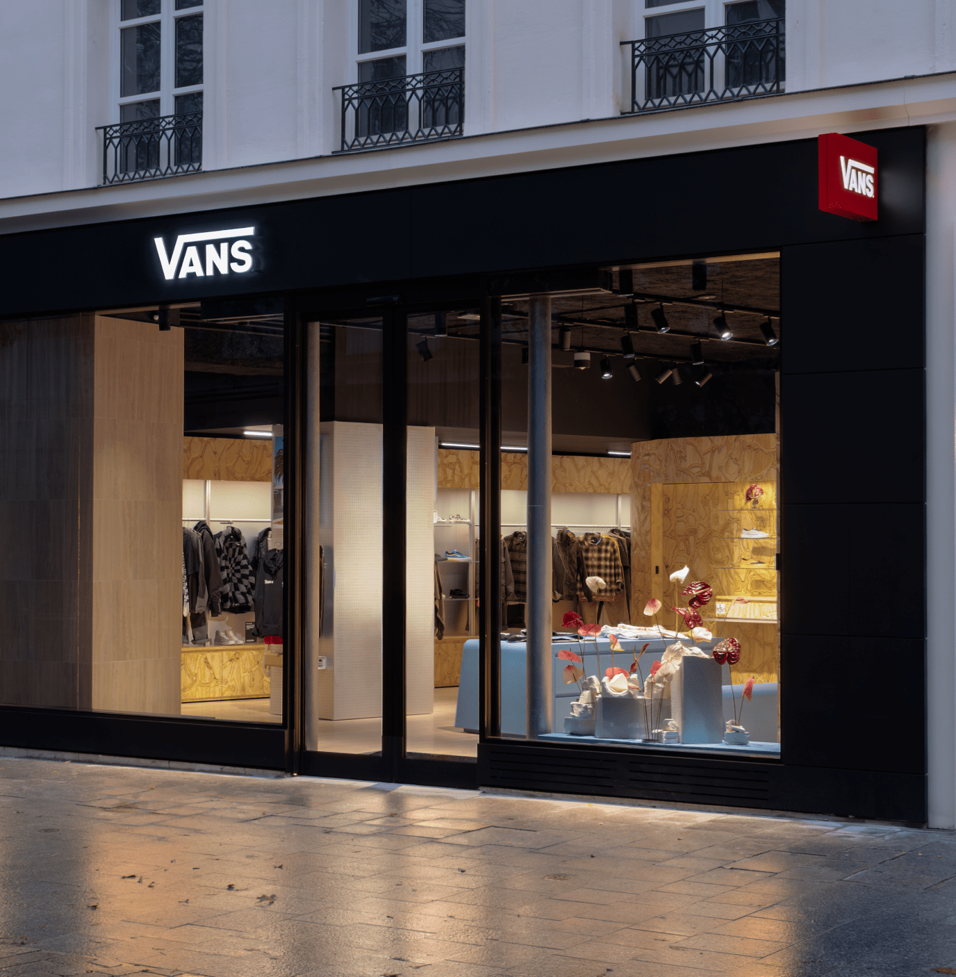 Vans voit les choses en grand avec une nouvelle boutique dans le Marais ...